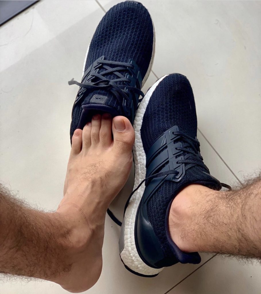 Footsubbr’s sockless Adidas sneakers - Male Feet Blog