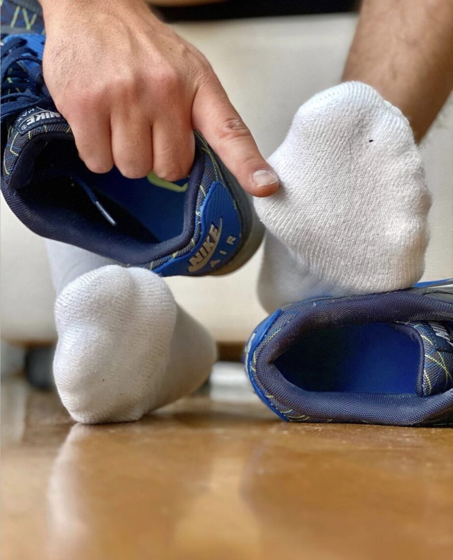 Airmax Sniffer Shows Off His White Socked Feet Out Of Nike Air Sneakers