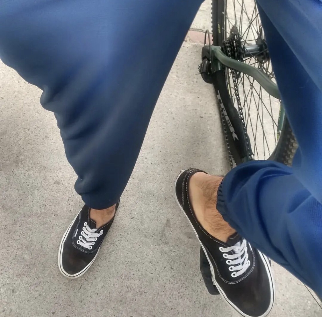 anonimus8325 biking sockless in Vans sneakers - Male Feet Blog