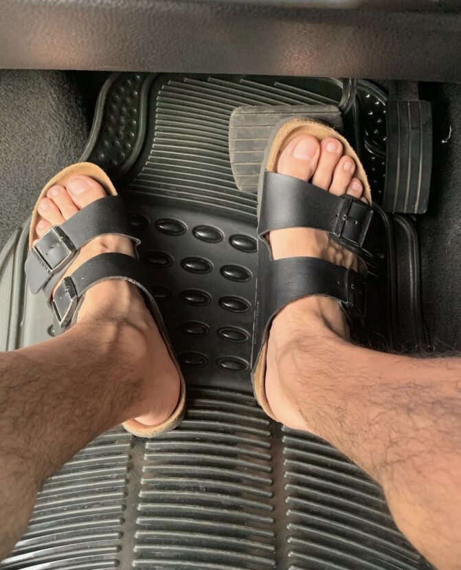 Ilopexfeet in and out of Birkenstocks while driving - Male Feet Blog
