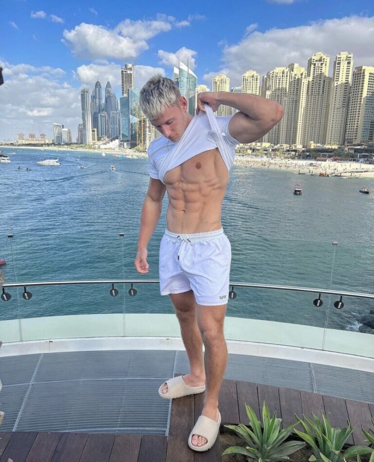 Maxwyatt_ shows off his abs and his bare feet in slides - Male Feet Blog