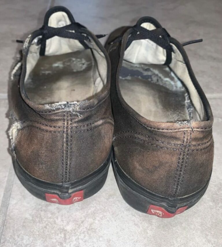 Jockboy2000’s worn Vans sneakers with trashed insoles - Male Feet Blog